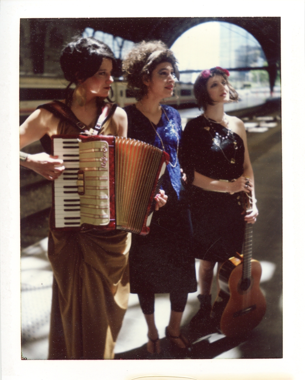 The Rodriguez Sisters - Instant Photographers